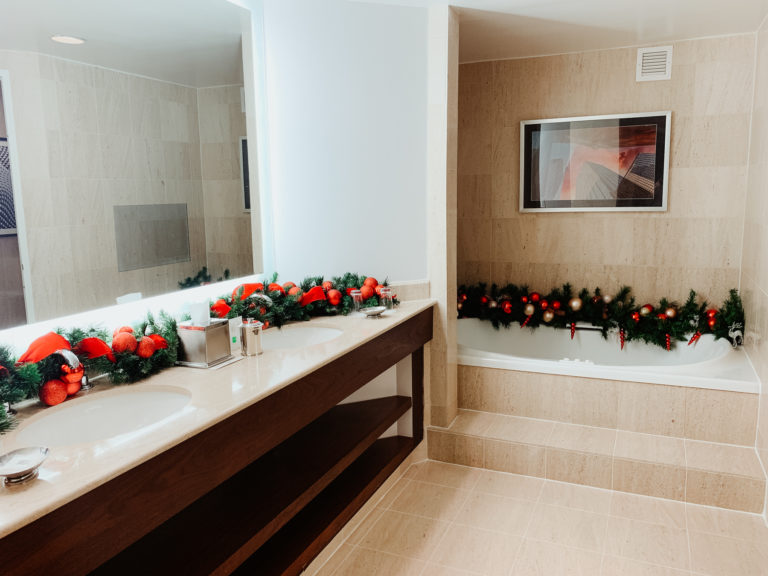 Swissotel Chicago Santa Suite & Elf-Decorated Rooms | Kelly in the City
