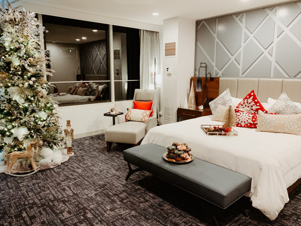 Swissotel Chicago Santa Suite & Elf-Decorated Rooms | Kelly in the City