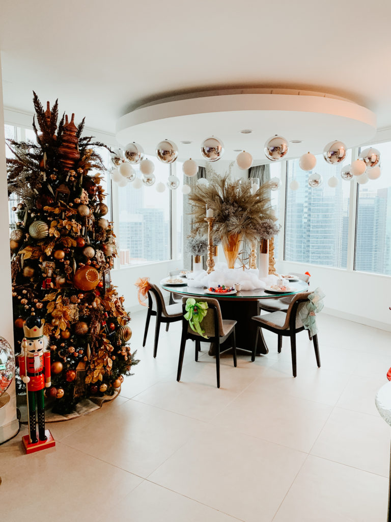 Swissotel Chicago Santa Suite & Elf-Decorated Rooms | Kelly in the City