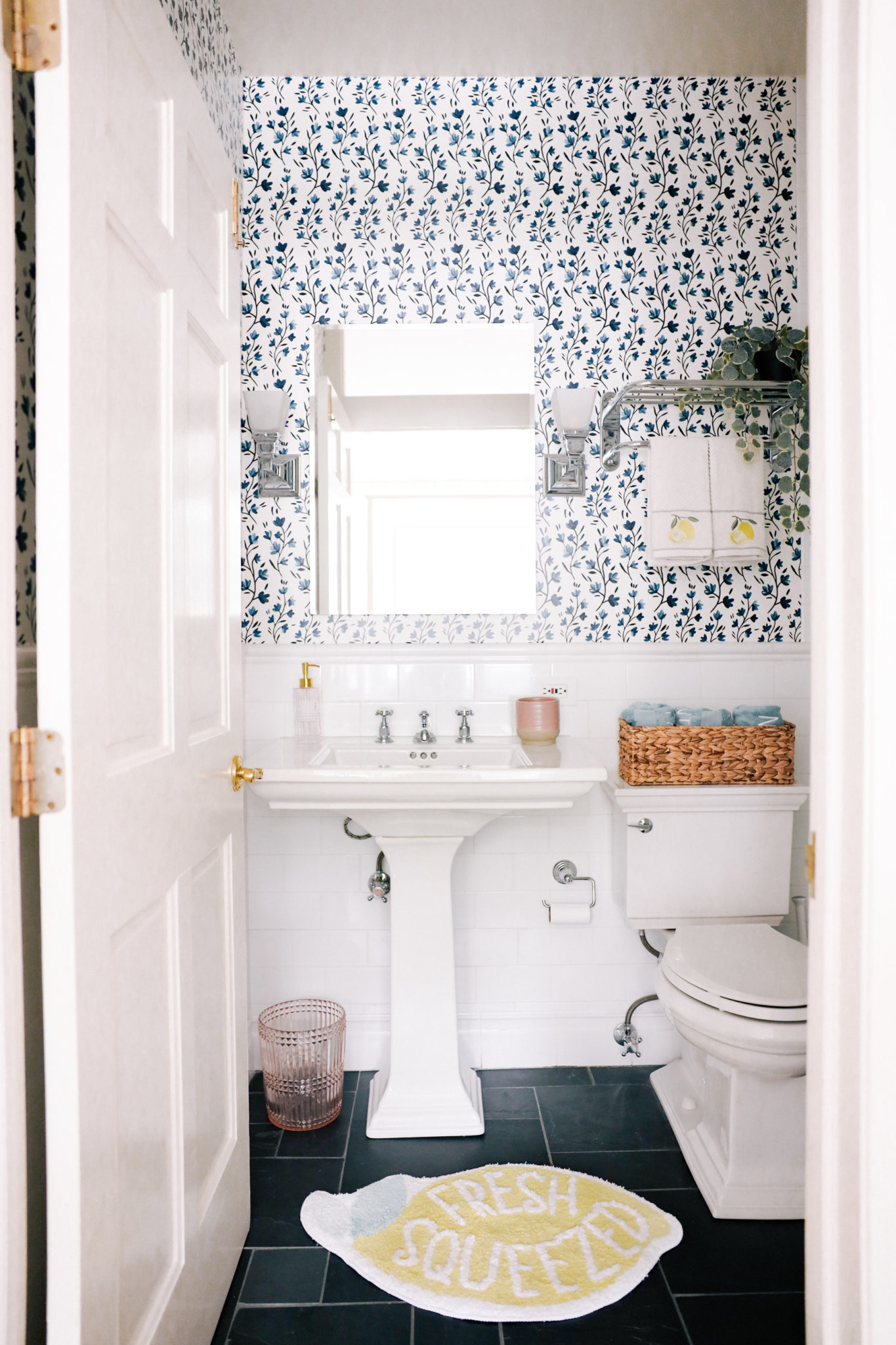 Lucy's Lemon Bathroom | Kelly in the City | Lifestyle Blog